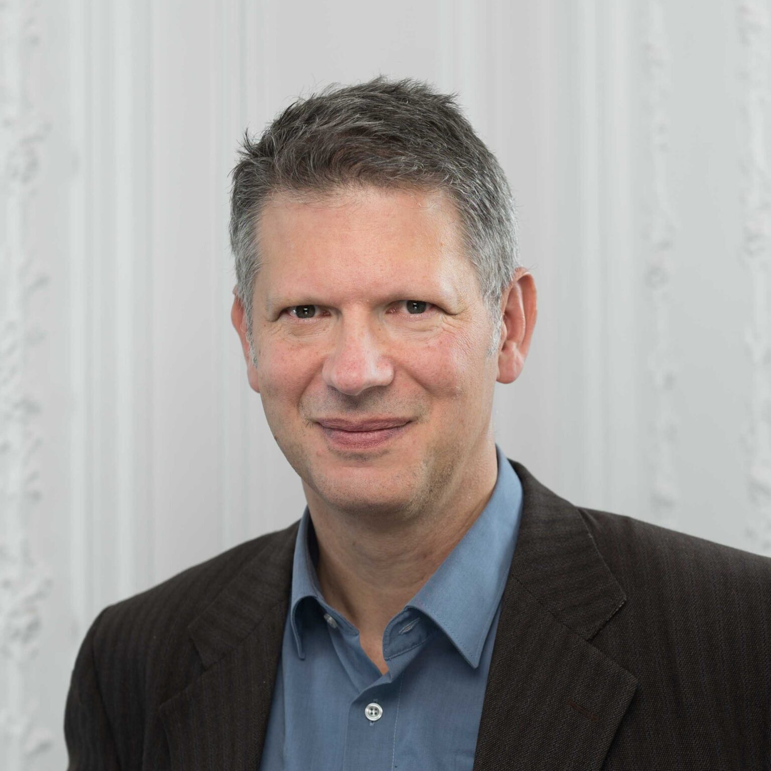 ELECTRIC VEHICLES, MAKE THE RIGHT CHOICES - Diagma